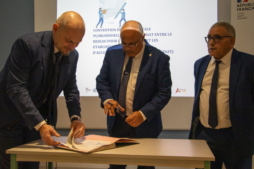 Signature d’une convention pour renforcer l’insertion professionnelle ...